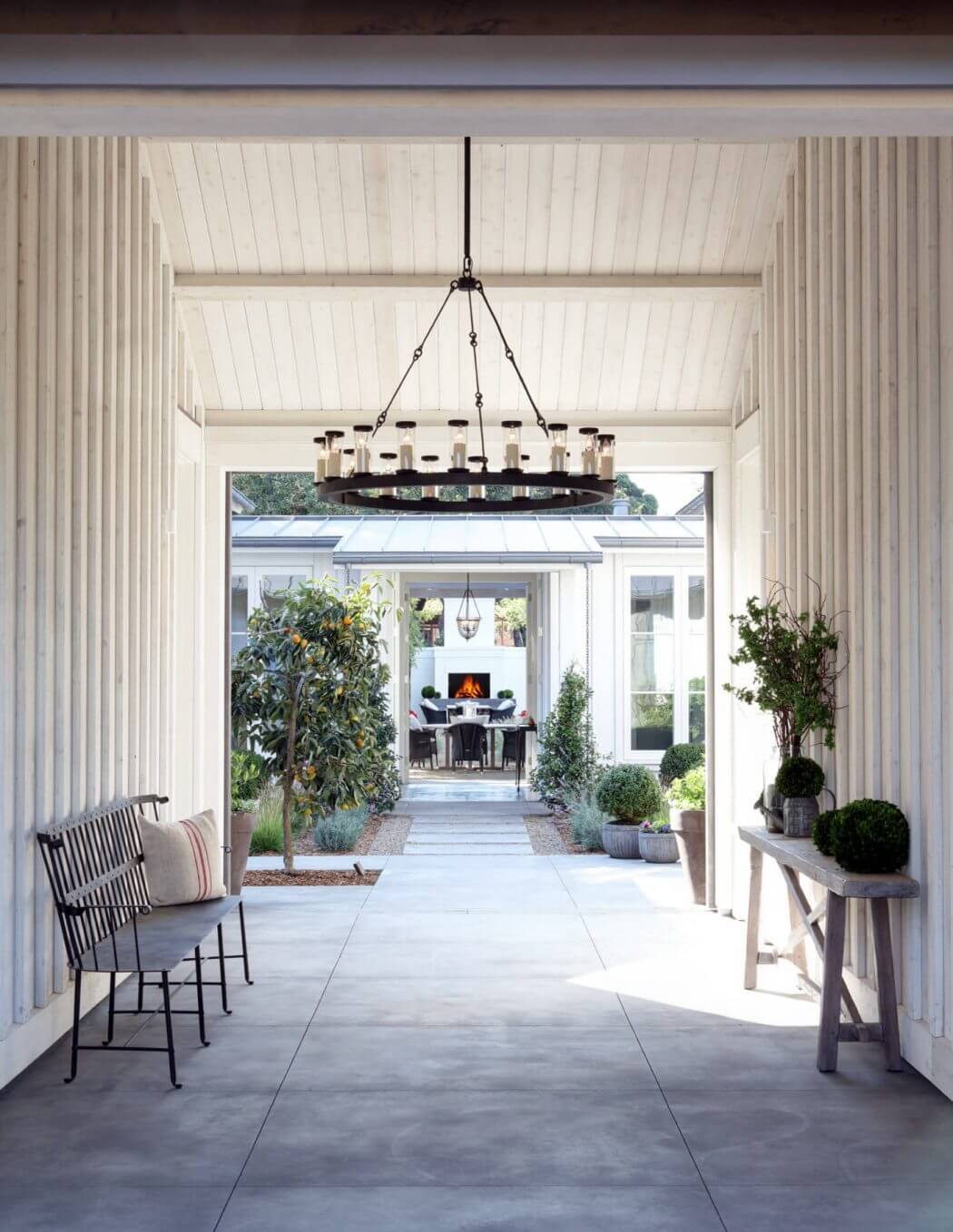 Farmhouse by Jim Murphy and Associates | HomeAdore