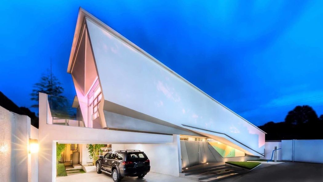 Line Graph House by Zubu Design Associates | HomeAdore