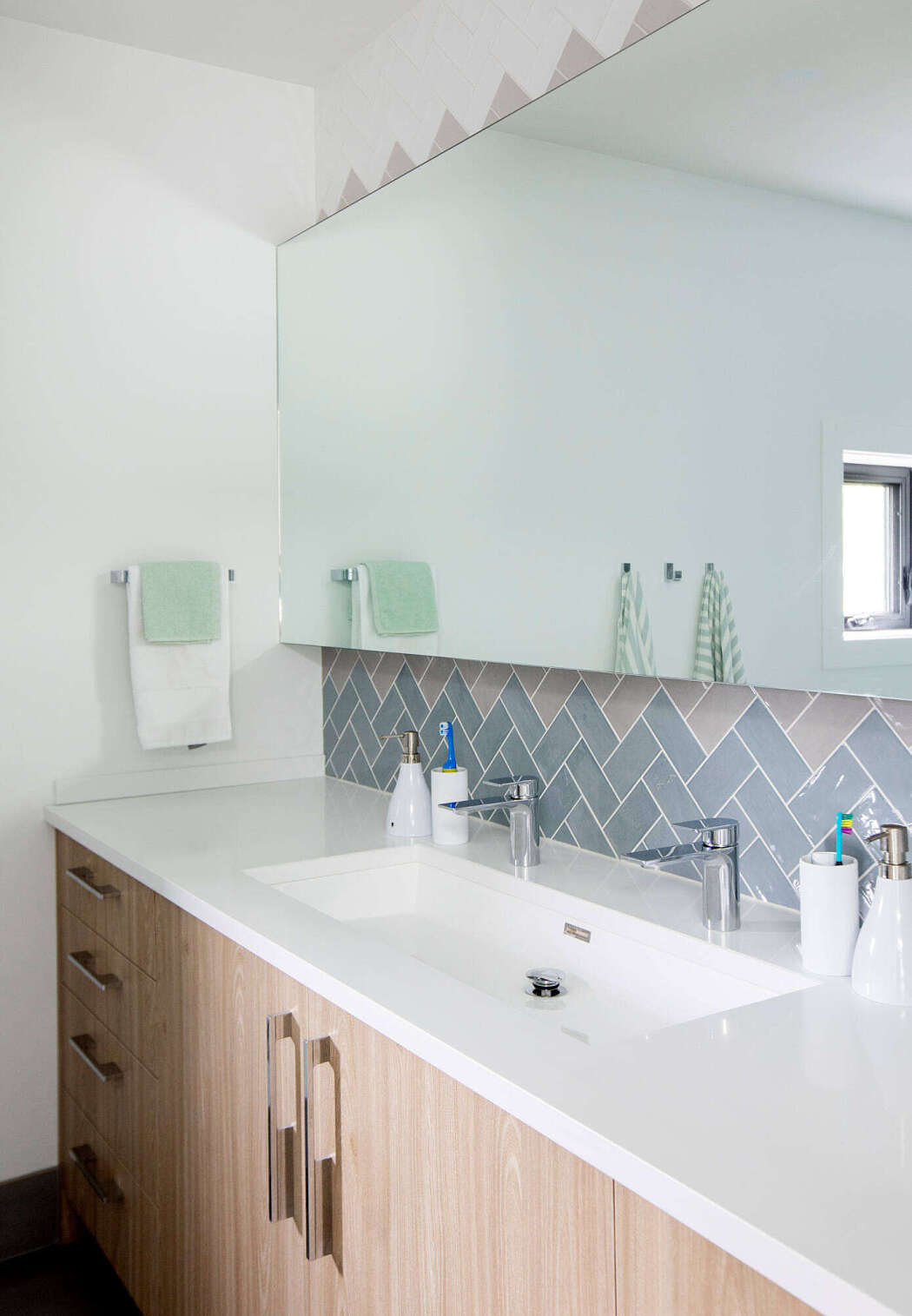 Mid-Century Modern Home by Devise Design | HomeAdore