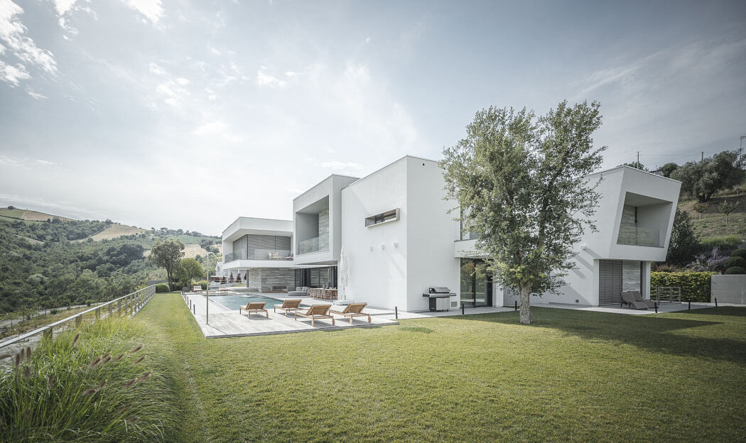 Luxury Villa by Francesco Maria Palumbo | HomeAdore