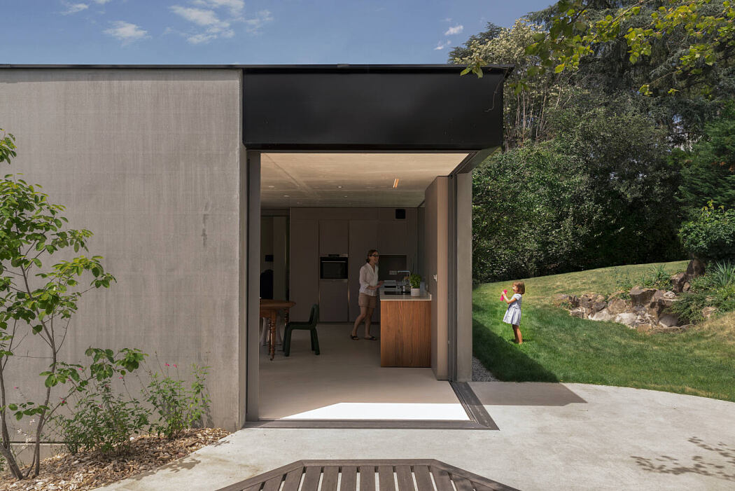 RGV House by Dank Architectes | HomeAdore