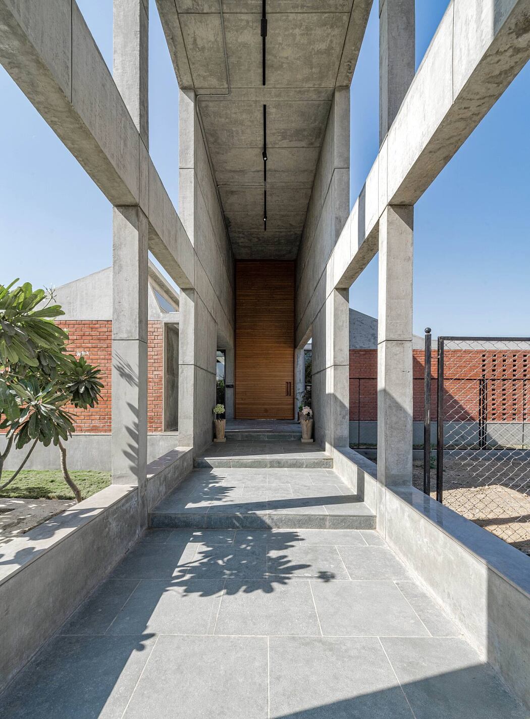 Two Bay House by Misa Architects | HomeAdore