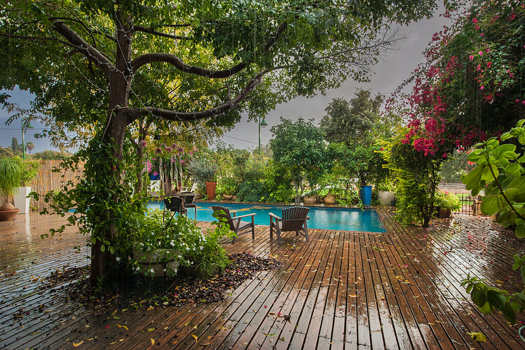 The Iron House by Jonathan Monjack | HomeAdore