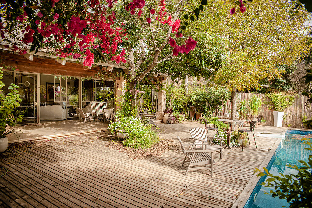 The Iron House by Jonathan Monjack | HomeAdore