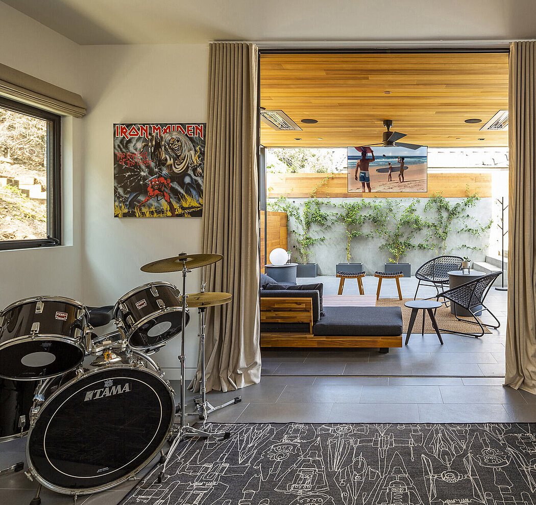 Wrap Recess House: A Private Coastal California Retreat | HomeAdore