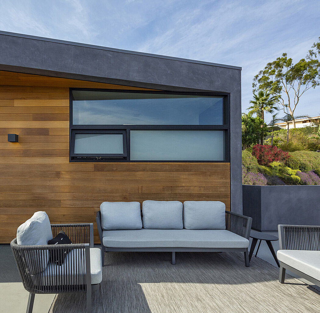 Wrap Recess House: A Private Coastal California Retreat | HomeAdore