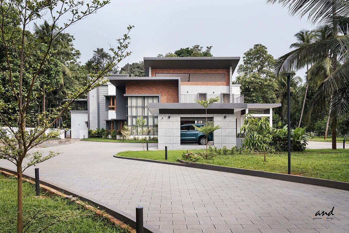 Artic Villa: Unveiling a Sustainable Sanctuary in Manjeri | HomeAdore