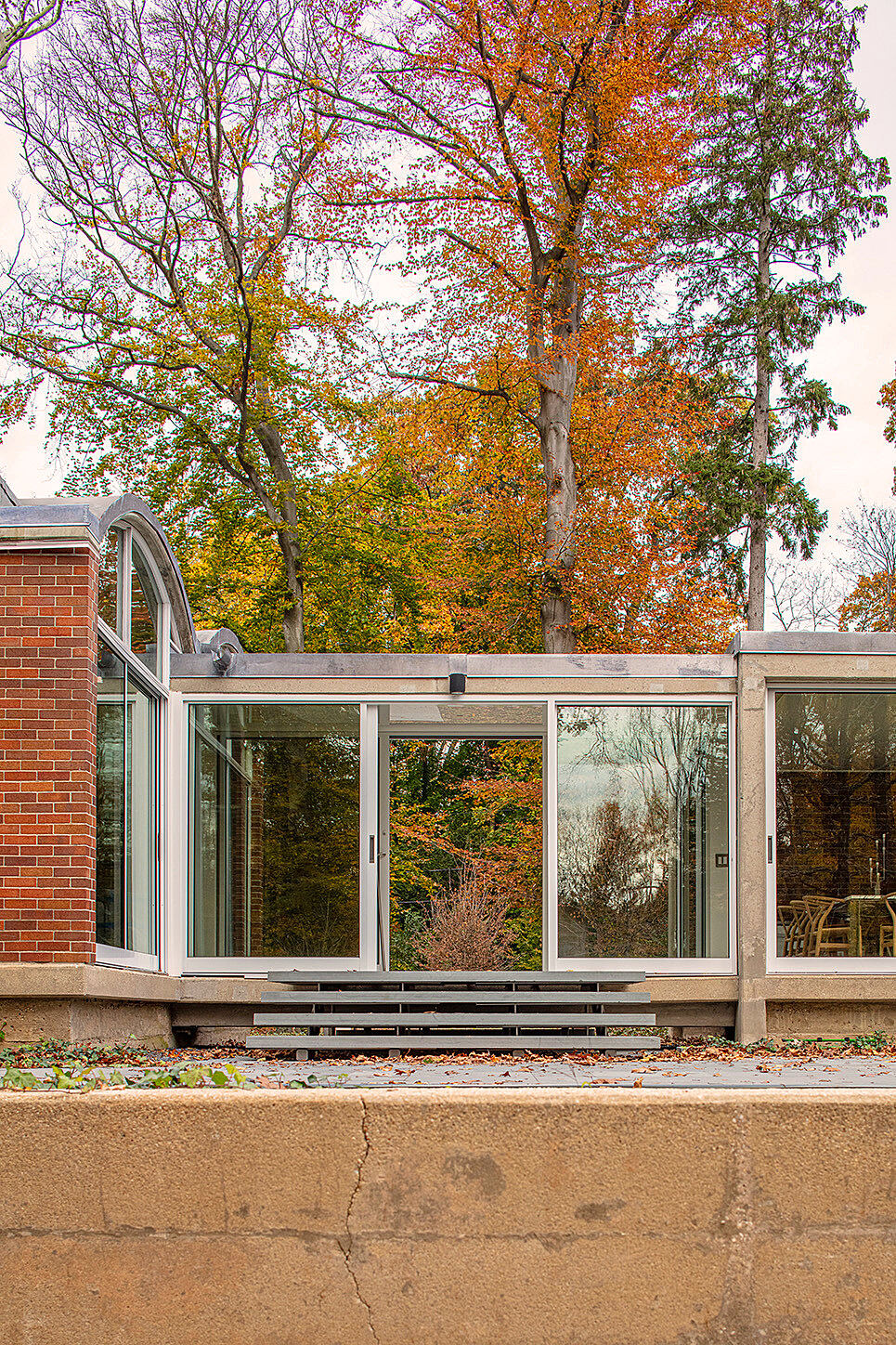 Linden House: Where Mid-Century Design Meets Modern Elegance | HomeAdore