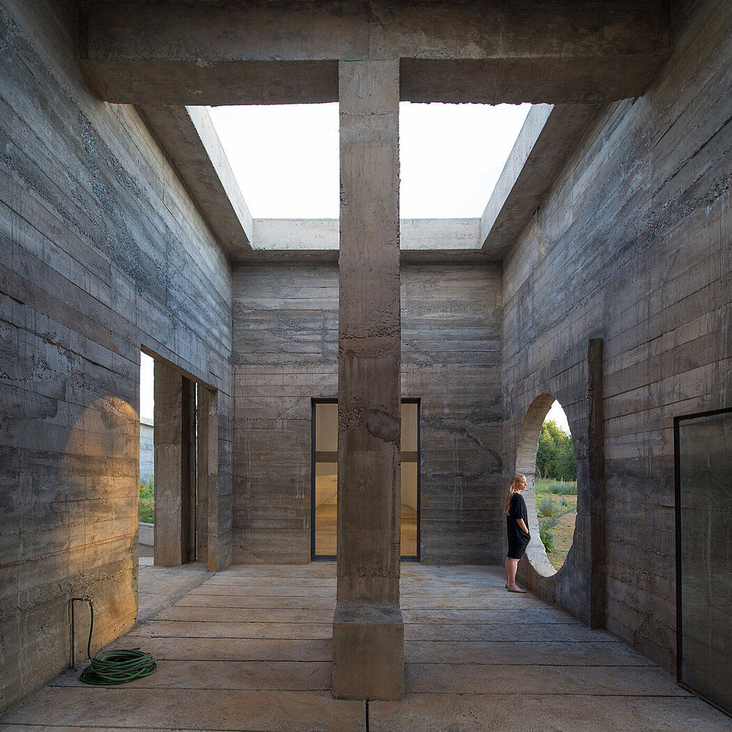 Luna House: Redefining Concrete Architecture in Yungay | HomeAdore