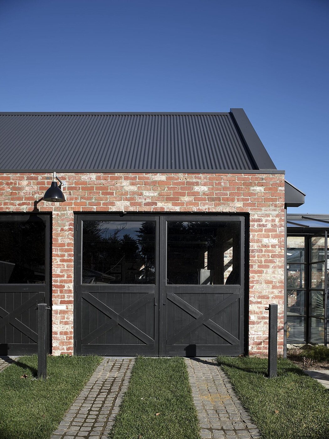 Trentham House: SOS Architects’ Mastery of Contemporary Design | HomeAdore