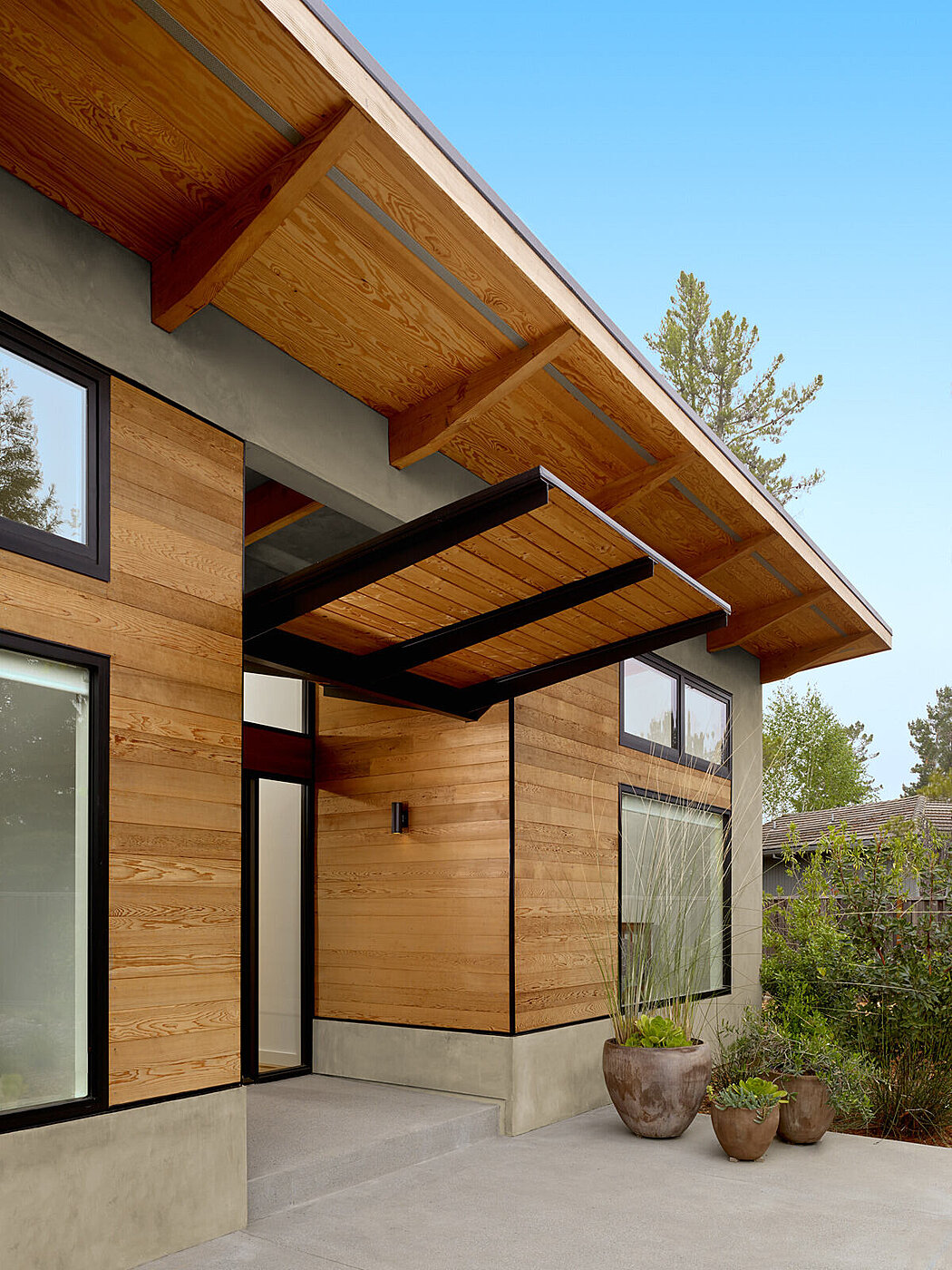Golden Oak Residence: A Hilltop Haven by William Duff Architects ...