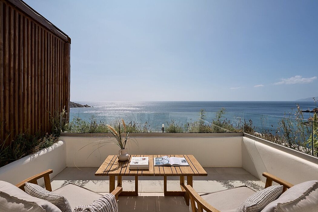 Outdoor Edge Living: Suites with Sunset Vistas | HomeAdore
