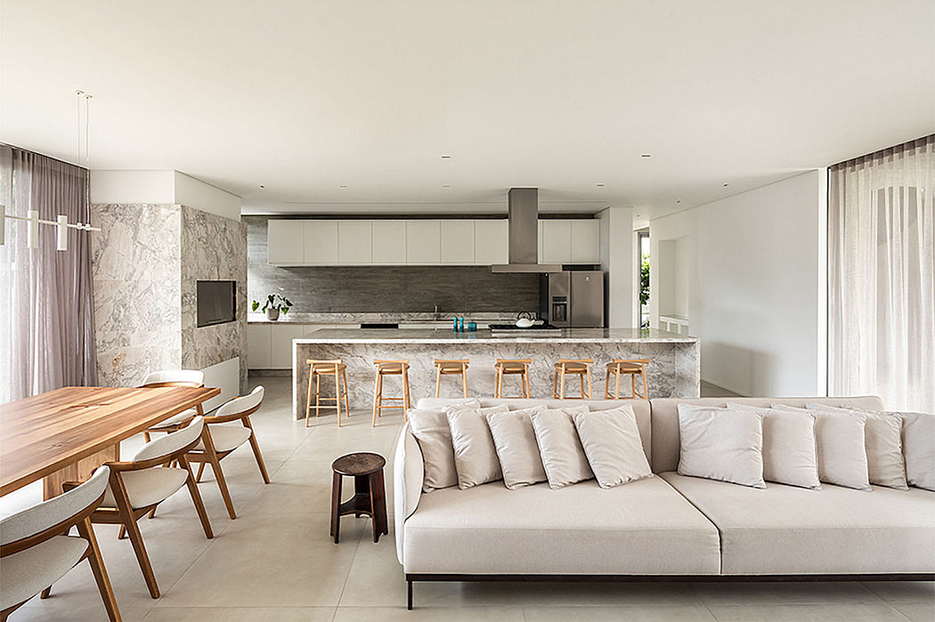 Aurora House: A One-Level Marvel in Brazilian Architecture