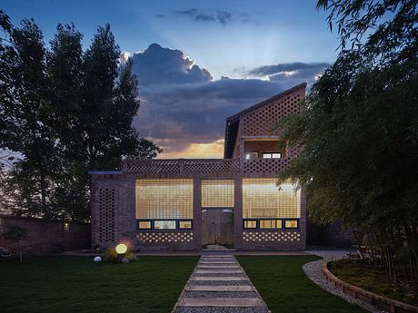 Glass Brick Dwelling: Modernizing Rural China | HomeAdore