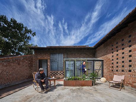 Glass Brick Dwelling: Modernizing Rural China | HomeAdore
