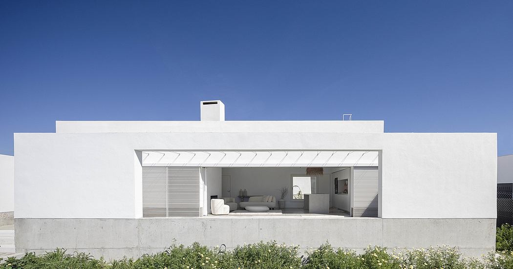 House with Two Wings: A Modern Home's Design Embraces the Landscape