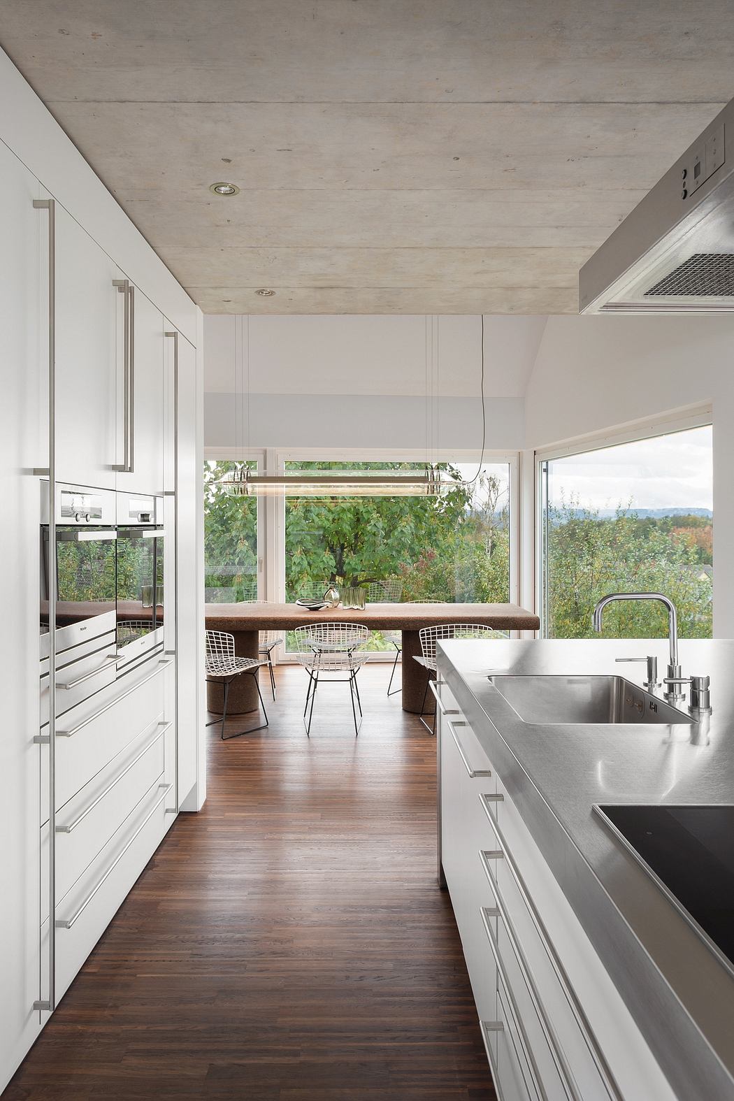 GG House: A Masterpiece of Glass and Light in Trüllikon