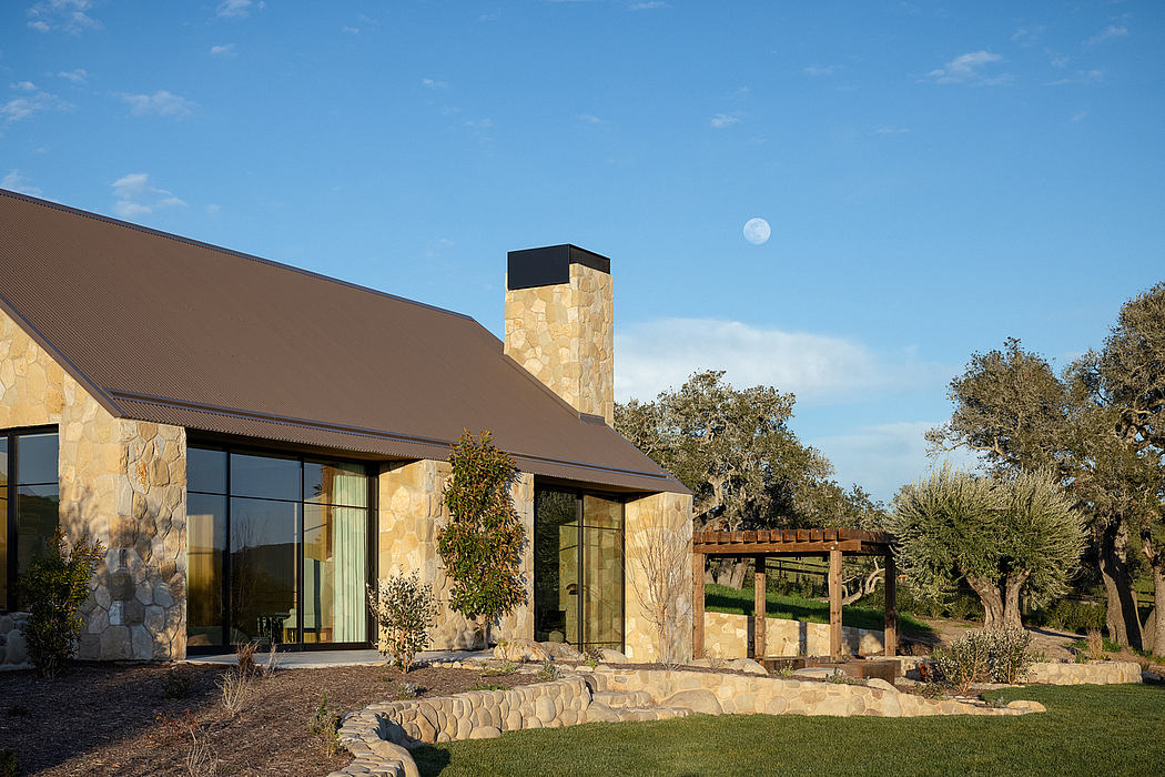Ranch House: Honoring Local Heritage with Limestone & Sandstone