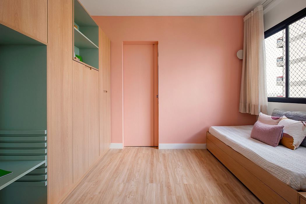 Apê Cayowaá: From Dim Apartment to Bright Family Hub