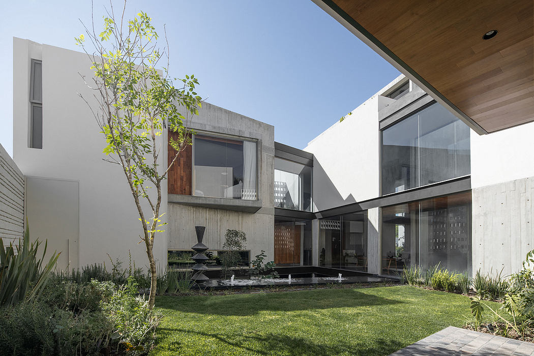 Sama House: A Stunning Blend of Concrete, Wood, and Nature