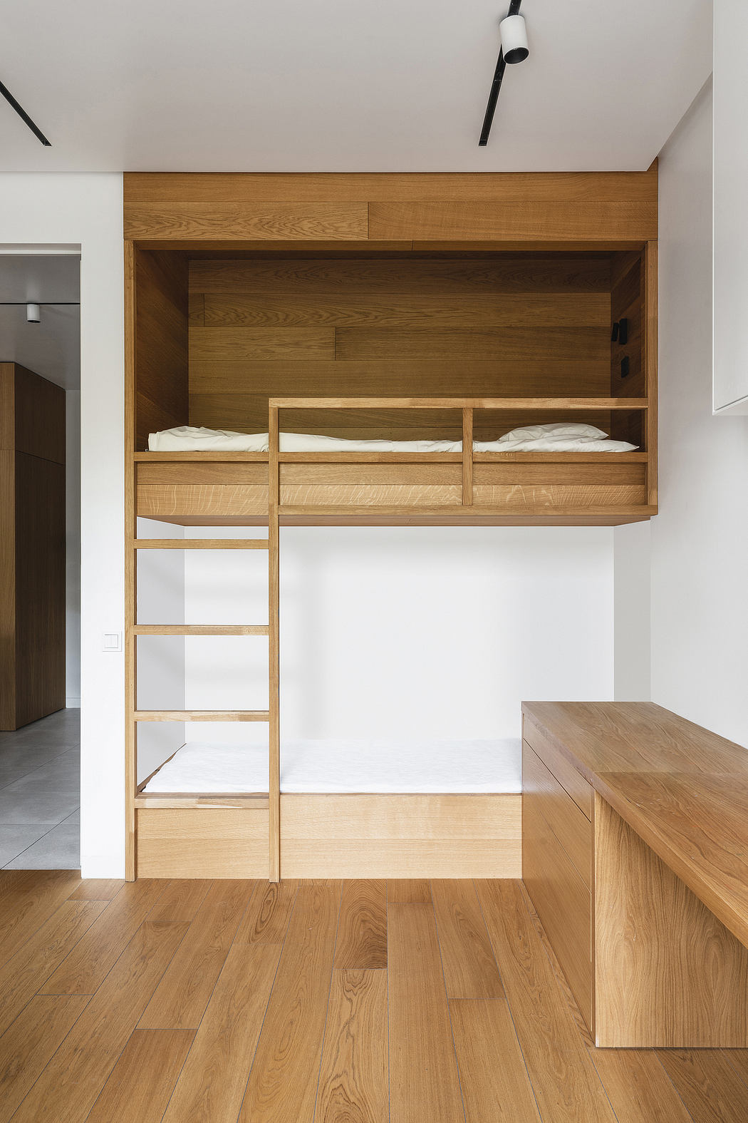 Subbota Apartment: Minimalist and Multifunctional Design in Moscow