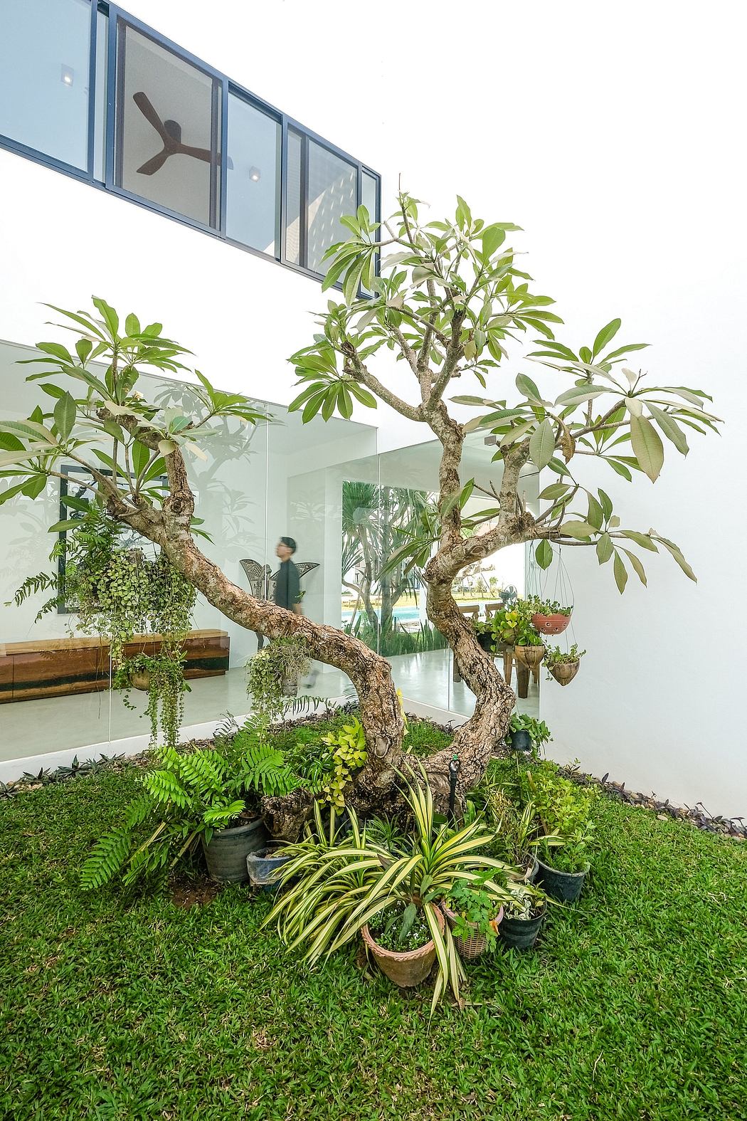 Nalee Villa: Family-Focused Design with Central Pool