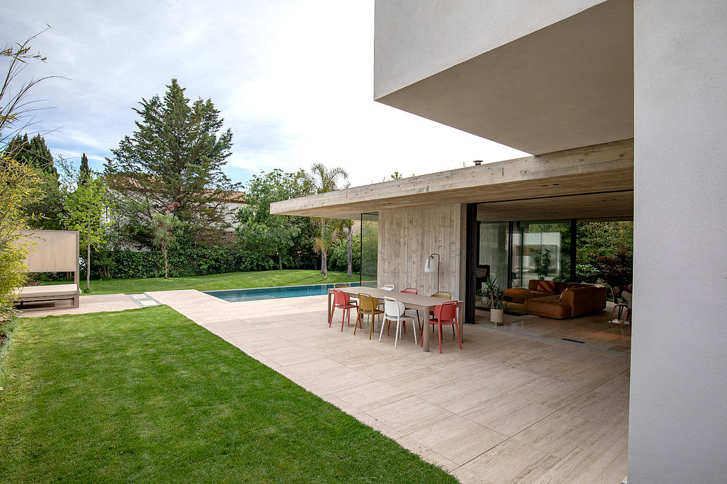 Inspired Renovation: Modernizing a 1960s House in Montpellier